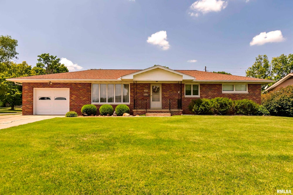 636 S Pleasant, Centralia, IL 62801 - MLS# EB454396 - Coldwell Banker