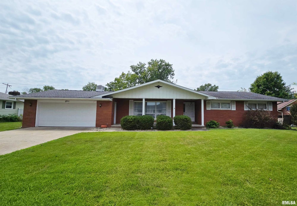 9 Magnolia Avenue, Centralia, IL 62801 - MLS# EB454684 - Coldwell Banker