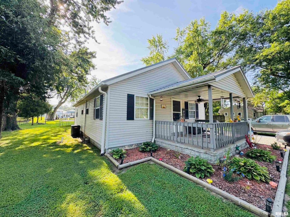 410 S Merritt Street, Odin, IL 62870 - MLS# EB458530 - Coldwell Banker