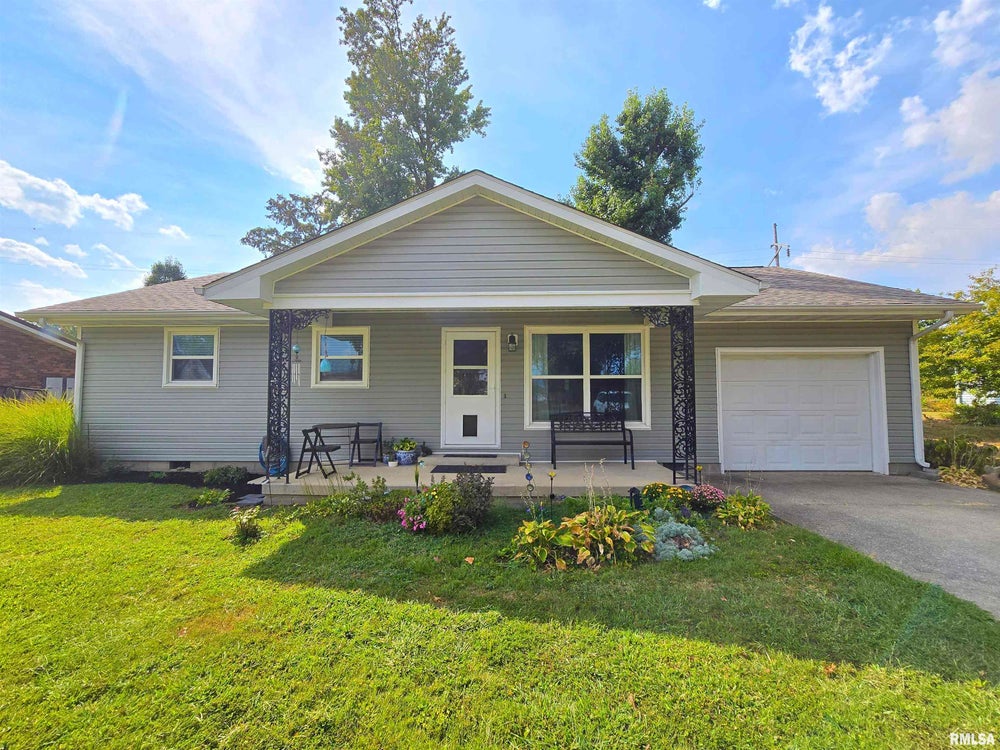 23 W Oak Park Drive, Centralia, IL 62801 - MLS# EB459739 - Coldwell Banker