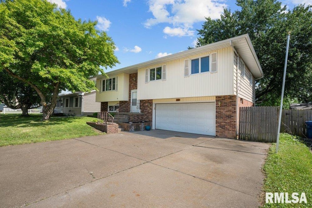 2917 W 65th Street, Davenport, IA 52806 - MLS# QC4265212 - Coldwell Banker
