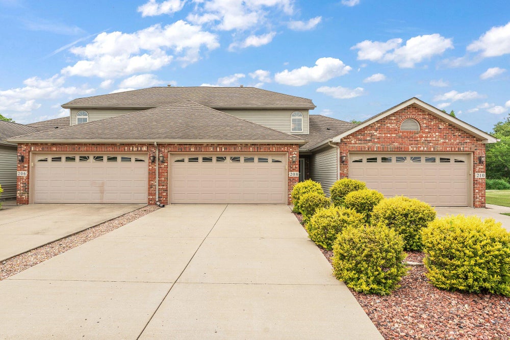 208 Deer Trail, Schererville, IN 46375 - MLS# 804923 - Coldwell Banker