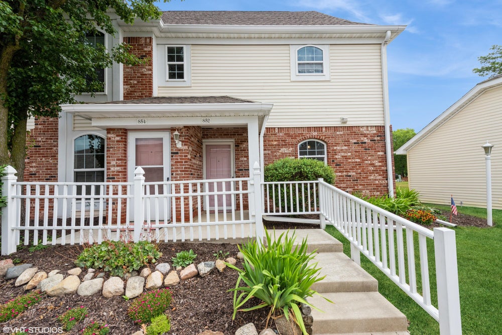 852 Edgewood Glen Drive, Valparaiso, IN 46385 - MLS# 823959 - Coldwell ...