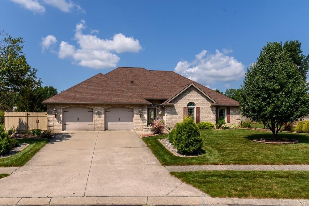 1001 Lakeview Drive, Auburn, IN 46706 - MLS# 202328375 - Coldwell Banker