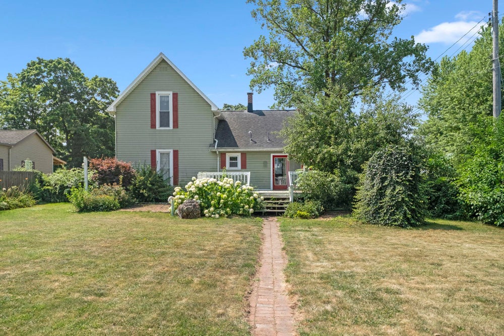 201 E Prairie Street, Leesburg, IN 46538 - MLS# 202527706 - Coldwell Banker