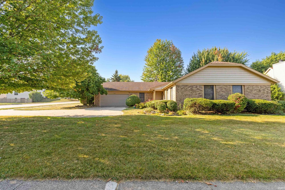 1805 Lakewood Drive, Fort Wayne, IN 46819 - MLS# 202535832 - Coldwell ...