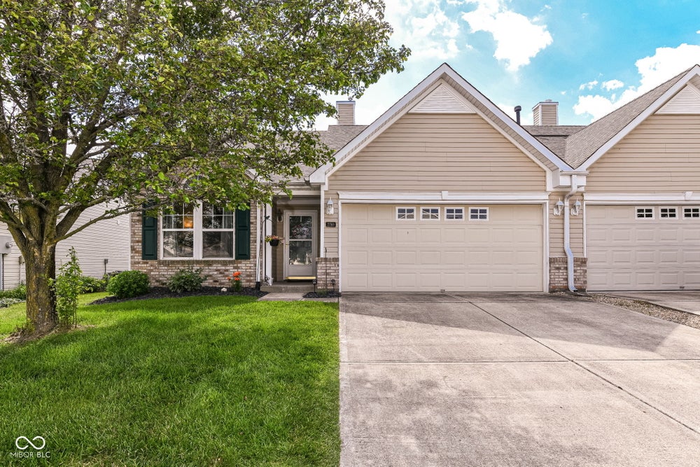 2760 Cadogan Drive, Greenwood, IN 46143 - MLS# 21980715 - Coldwell Banker