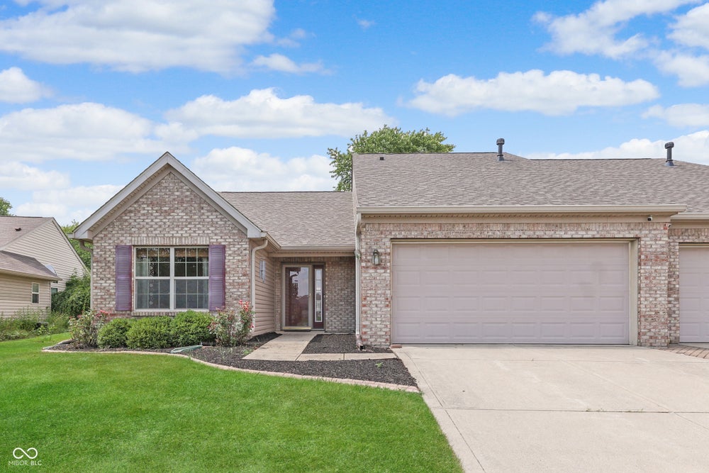 1488 Hamilton Drive, Greenwood, IN 46143 - MLS# 22025139 - Coldwell Banker