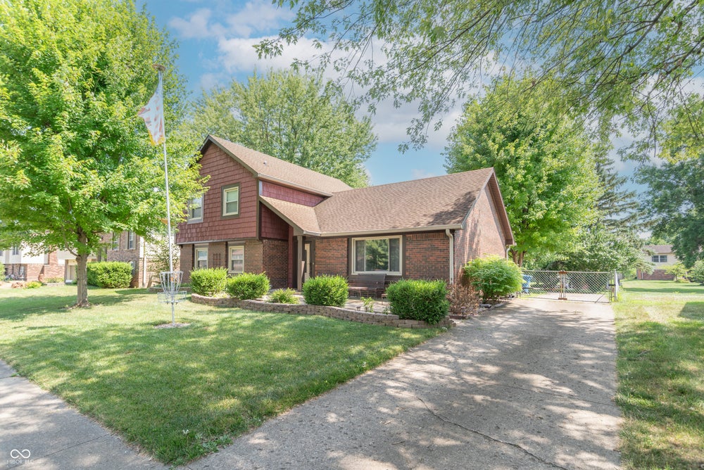 5237 Honey Comb Lane, Indianapolis, IN 46221 - MLS# 22050401 - Coldwell Banker