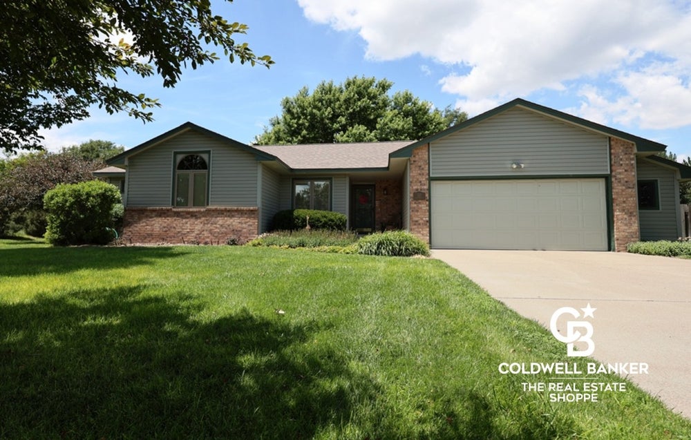 103 Wellington Place, Garden City, KS 67846 - MLS# 100570 - Coldwell Banker