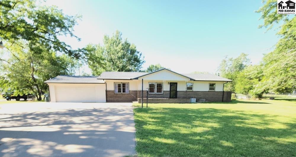 1600 E 35th Ave, Hutchinson, KS 67502 - MLS# 50650 - Coldwell Banker