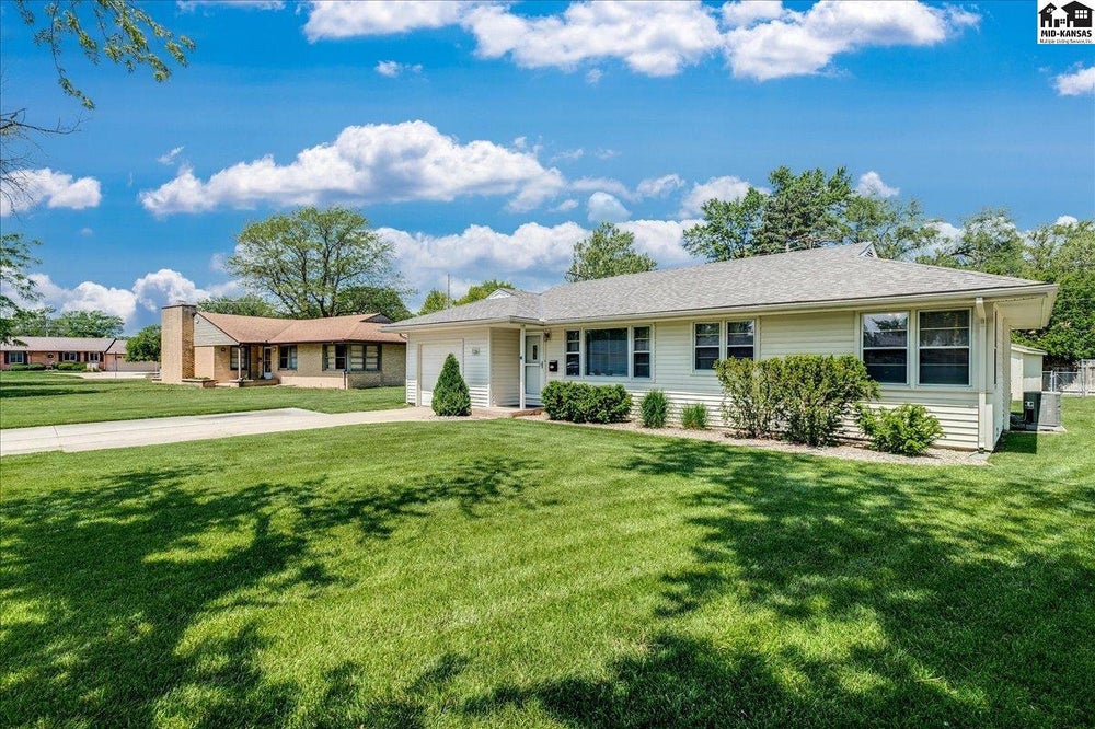 126 Carlton Rd, Hutchinson, KS 67502 - MLS# 52580 - Coldwell Banker