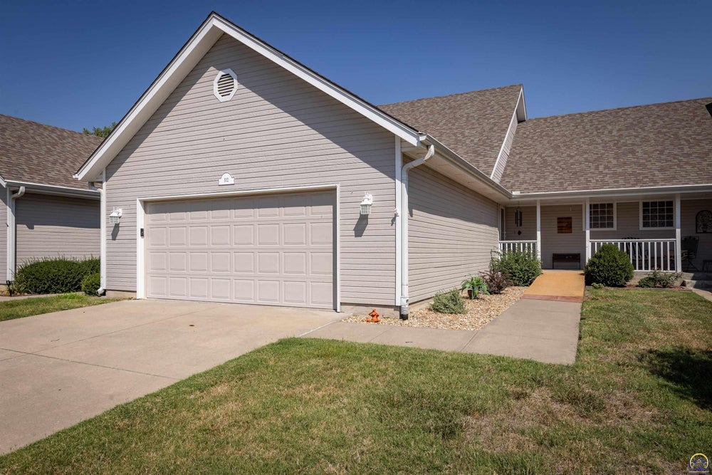 3101 SW Wanamaker Dr #Unit 102, Topeka, KS 66614 - MLS# 230740 ...