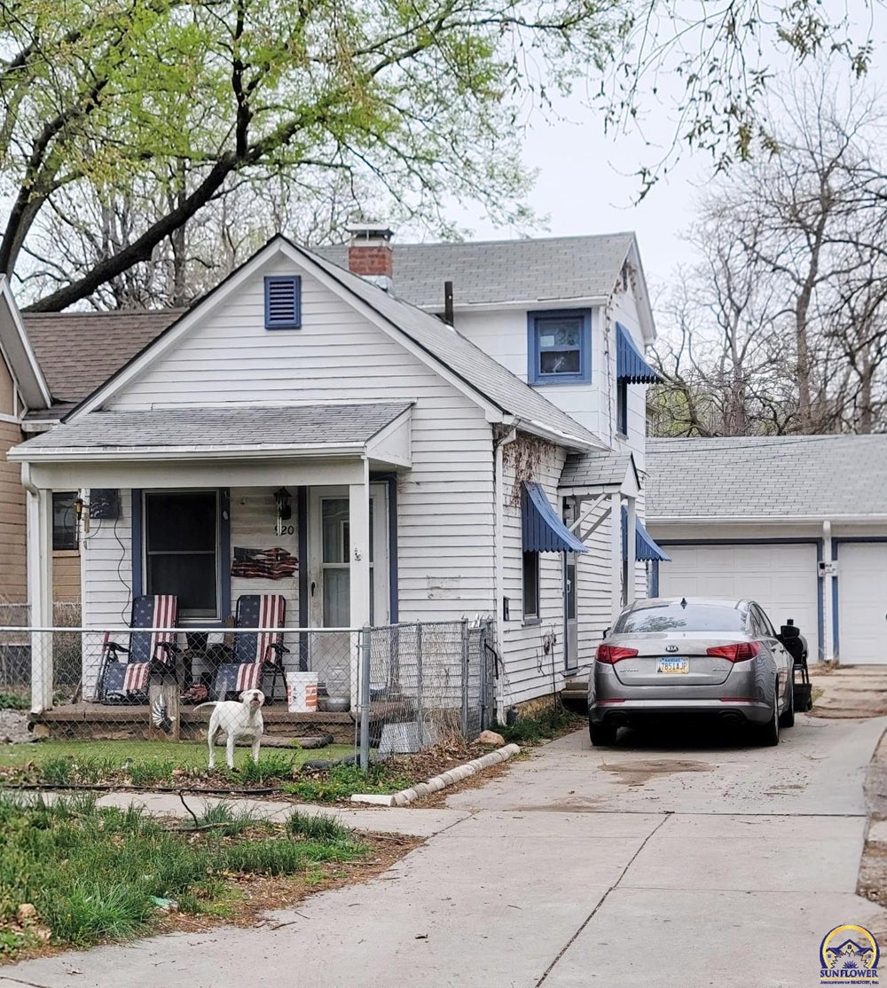 920 SW 5th St, Topeka, KS 66606 - MLS# 238758 - Coldwell Banker