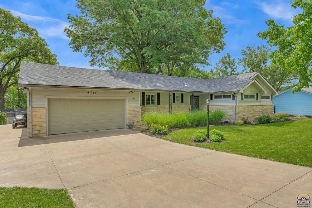 4711 SW Cedar Crest Rd, Topeka, KS 66606 - MLS# 239755 - Coldwell Banker