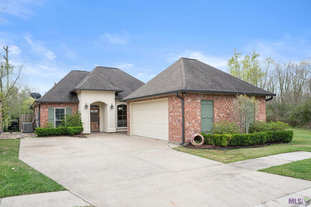 1680 Pointe South Dr, Zachary, LA 70791 - MLS# 2024003639 - Coldwell Banker