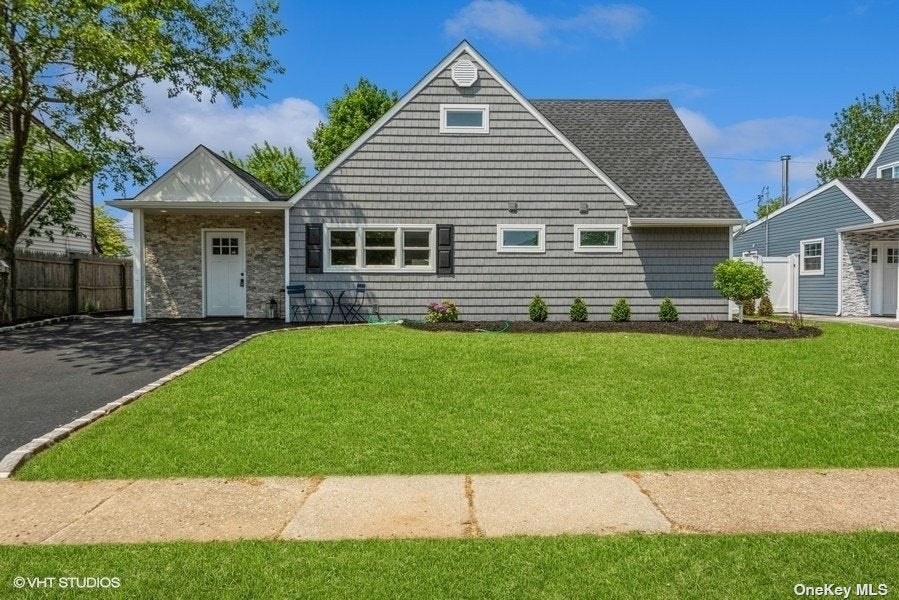91 Stirrup Lane, Levittown, NY 11756 - MLS# 3486299 - Coldwell Banker