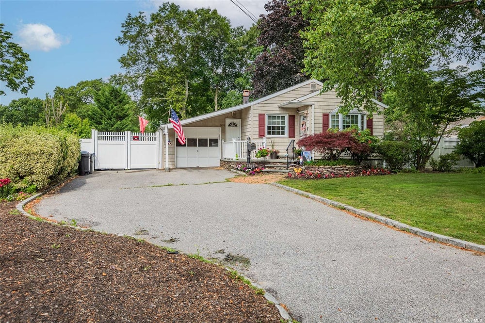 1204 Howells Road, Bay Shore, NY 11706 - MLS# 3487838 - Coldwell Banker