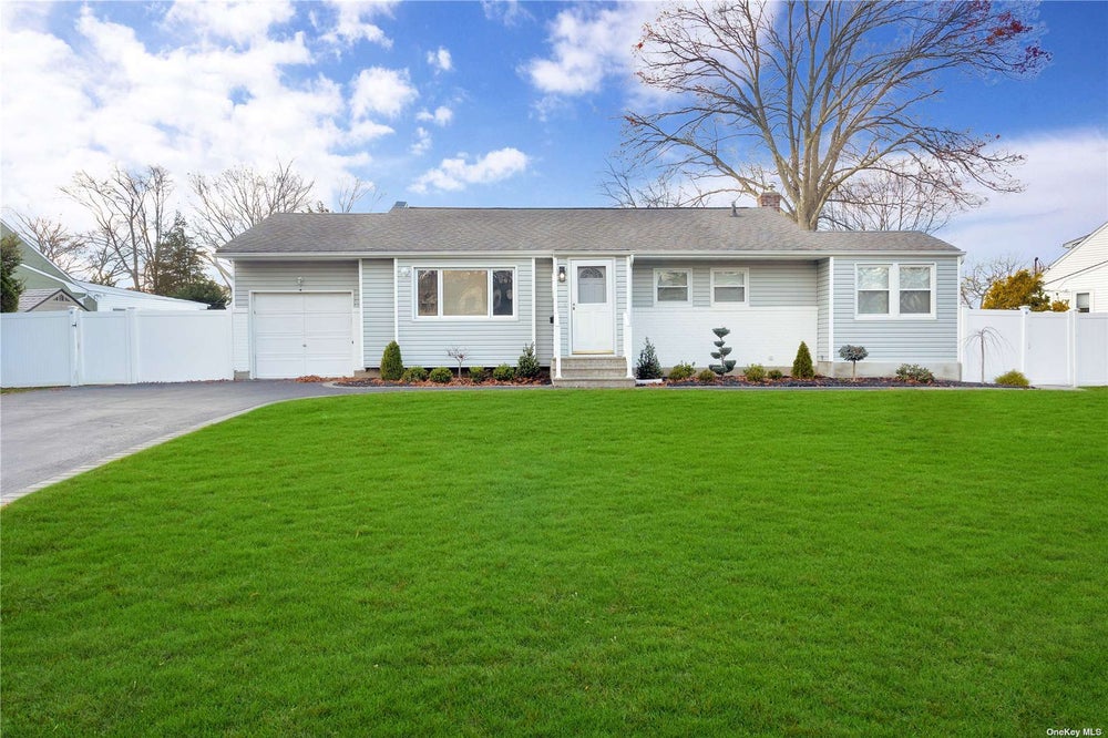 4 Apple Lane, Commack, NY 11725 - MLS# 3533205 - Coldwell Banker