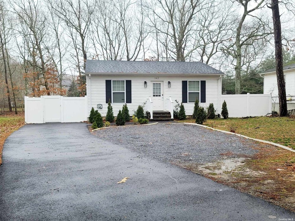 142 Mastic Beach Road, Mastic Beach, NY 11951 - MLS# 3536468 - Coldwell ...