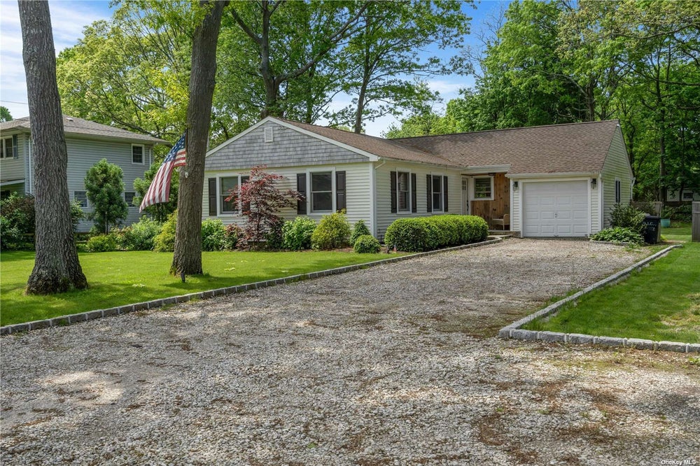 32 Holly Lane, Shirley, NY 11967 - MLS# 3554860 - Coldwell Banker