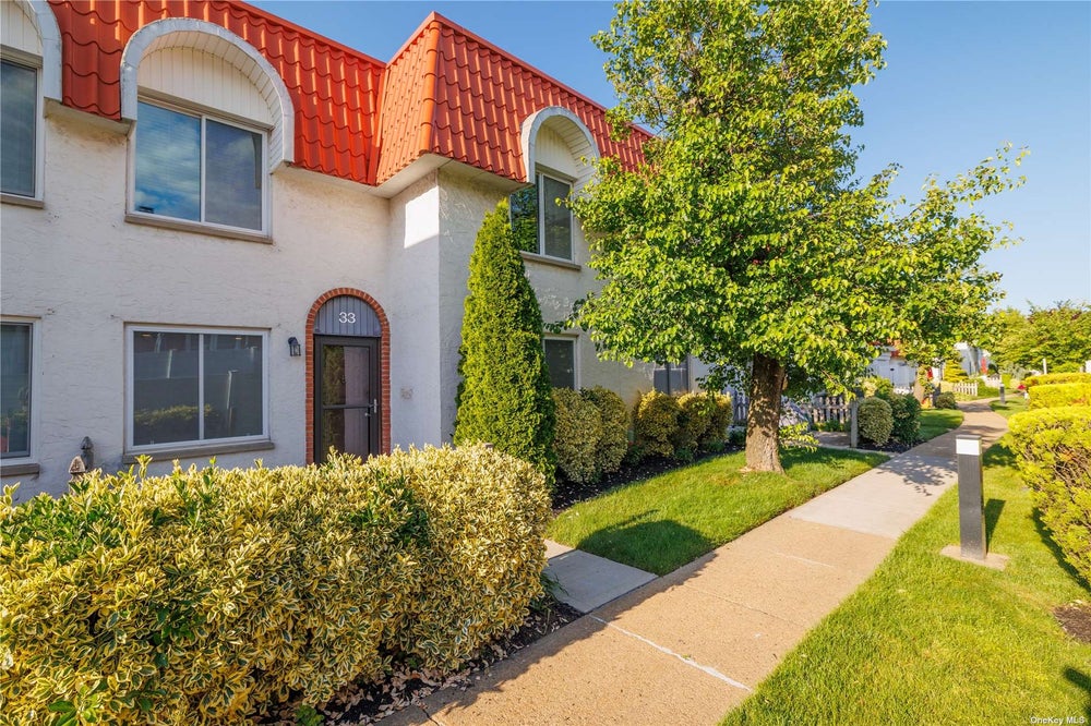 33 Alhambra Drive #33, Oceanside, NY 11572 - MLS# 3555669 - Coldwell Banker