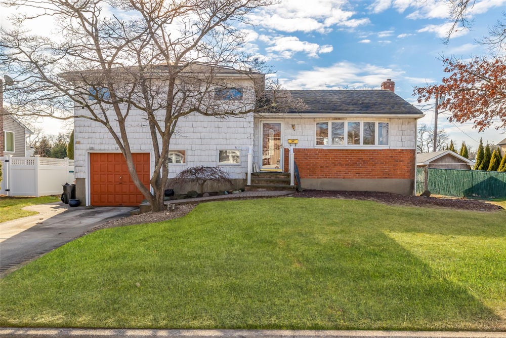 117 Charles Street, Massapequa, NY 11758 - MLS# 814890 - Coldwell Banker