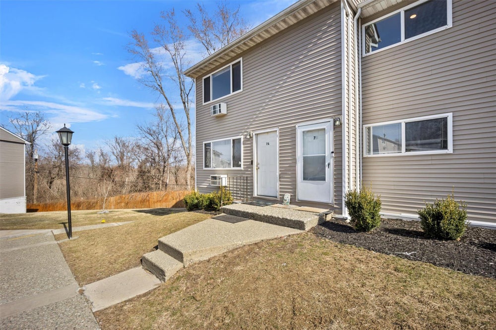7 Fishkill Glen Drive #B, Fishkill, NY 12524 - MLS# 835766 - Coldwell ...