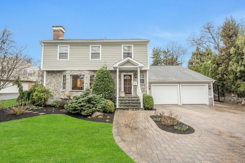 8 Hood Court, Hartsdale, NY 10530 - MLS# 842932 - Coldwell Banker