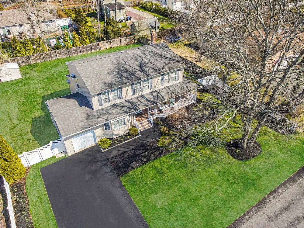 9 Jeanatta Avenue, Mastic, NY 11950 - MLS# 846824 - Coldwell Banker