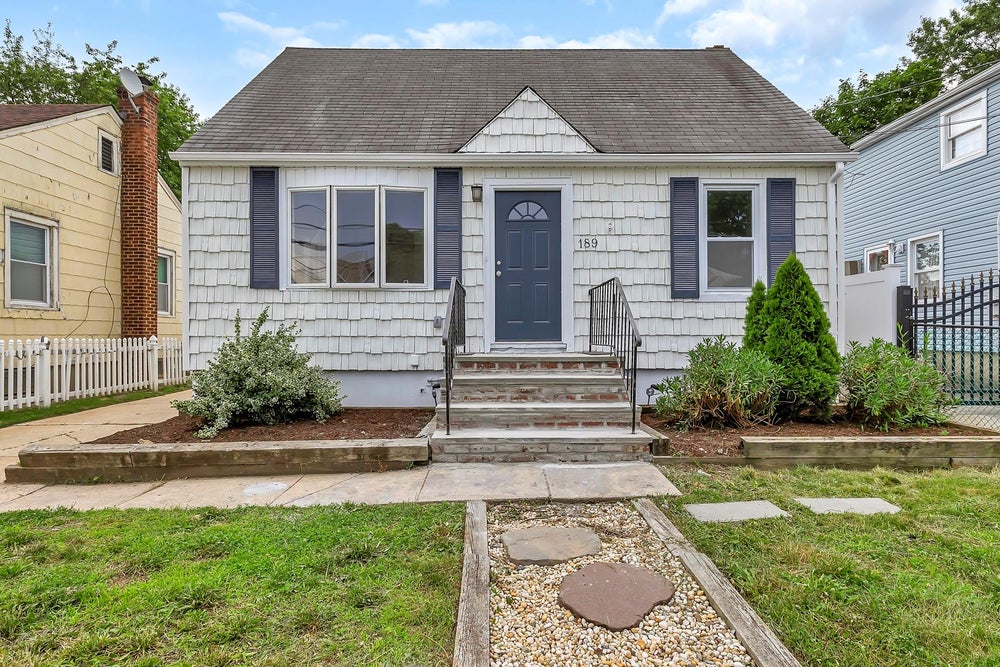 189 Jacob Street, Elmont, NY 11003 - MLS# 880101 - Coldwell Banker