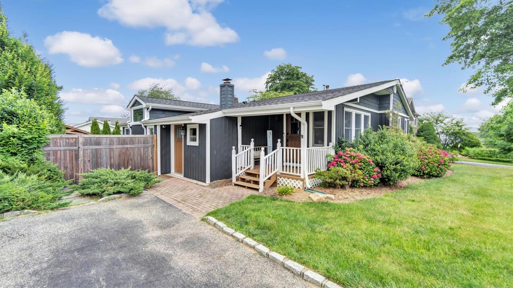 22 Coles Place, Northport, NY 11768 - MLS# 883553 - Coldwell Banker