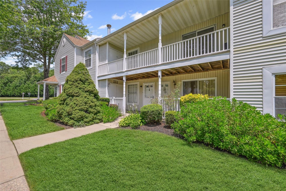 276 Fairview Circle, Middle Island, NY 11953 - MLS# 885627 - Coldwell Banker