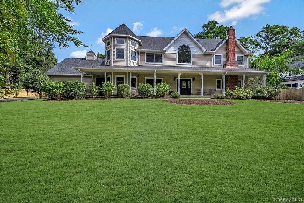 4 Skunk Hollow Road, Huntington, NY 11743 - MLS# 906475 - Coldwell Banker