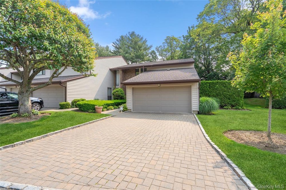 55 Maple Run Drive, Jericho, NY 11753 - MLS# 921417 - Coldwell Banker