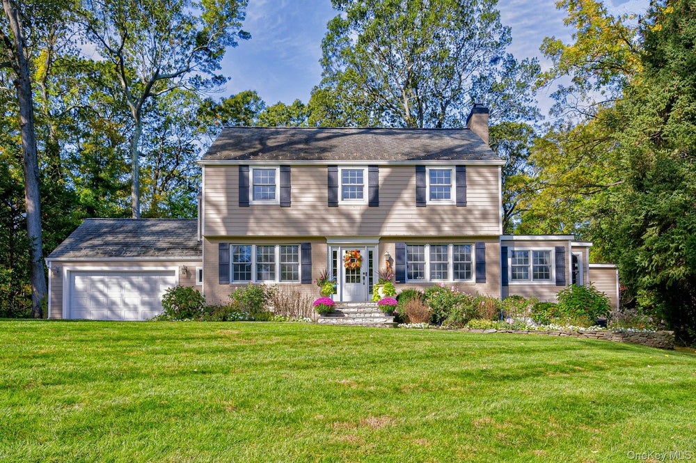 9 Monfort Drive, Huntington, NY 11743 - MLS# 928765 - Coldwell Banker