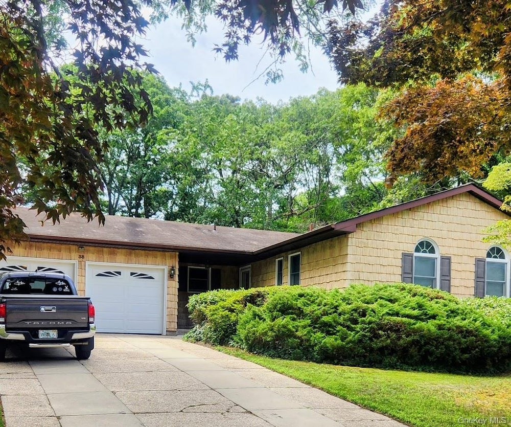 38 Maria Court, Holbrook, NY 11741 - MLS# 958655 - Coldwell Banker