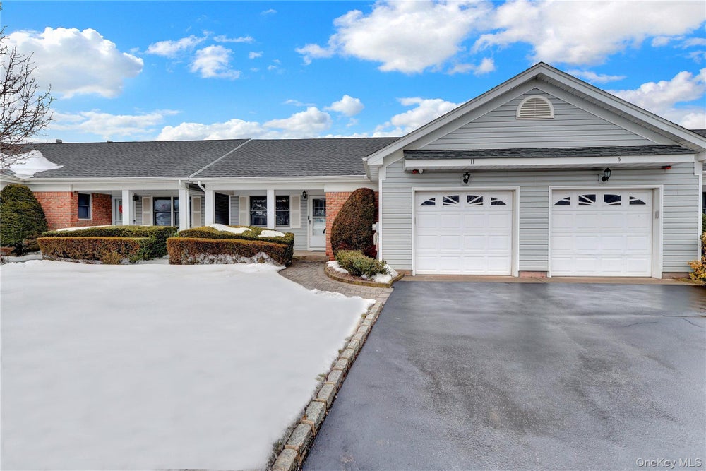 11 Primrose Lane, North Babylon, NY 11703 - MLS# 961594 - Coldwell Banker