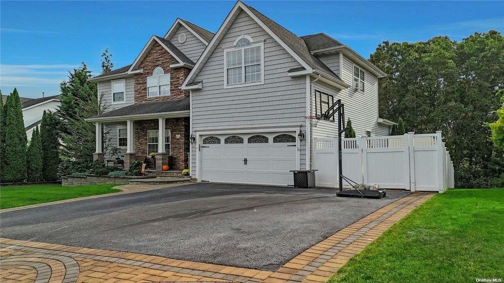 40 Manorview Way, Manorville, NY 11949 - MLS# L3586035 - Coldwell Banker