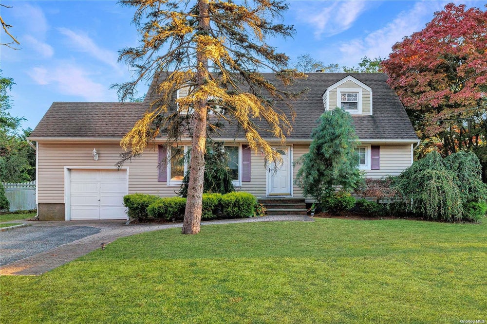 390 Clay Pitts Road, East Northport, NY 11731 - MLS# L3586317 ...