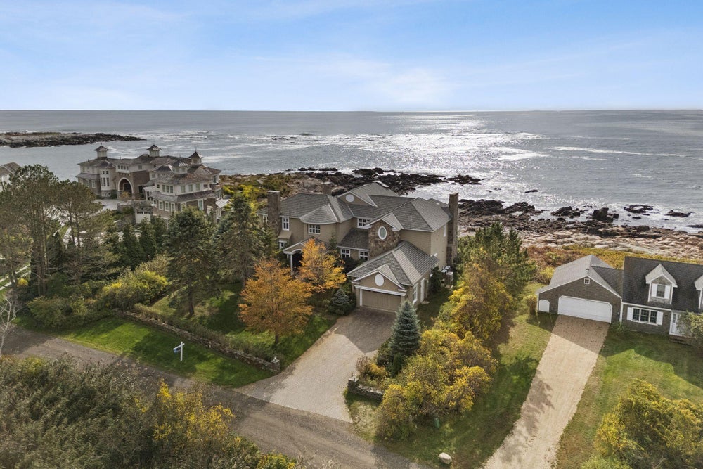 17 Seaview Avenue, Kennebunkport, ME 04046 - MLS# 1640345 - Coldwell Banker