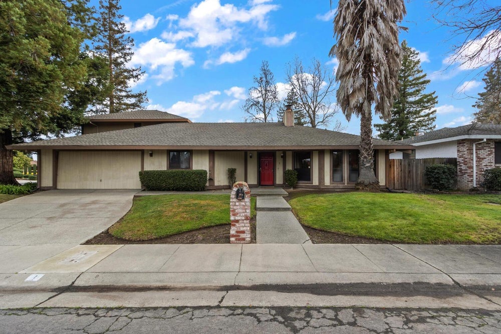 1 LAGUNA SECA COURT, Sacramento, CA 95831 - MLS# 224005060 - Coldwell ...