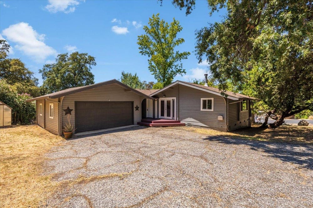 15130 Woodland Loop, Penn Valley, CA 95946 - MLS# 225101599 - Coldwell ...