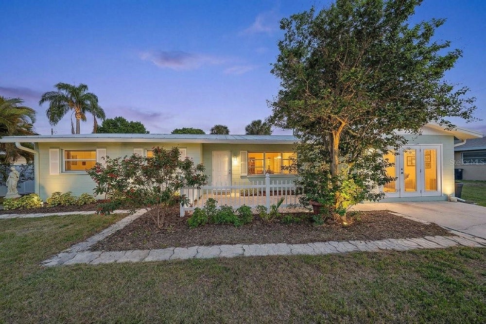 2534 Waneta Drive, Sarasota, FL 34231 - MLS# A4678870 - Coldwell Banker