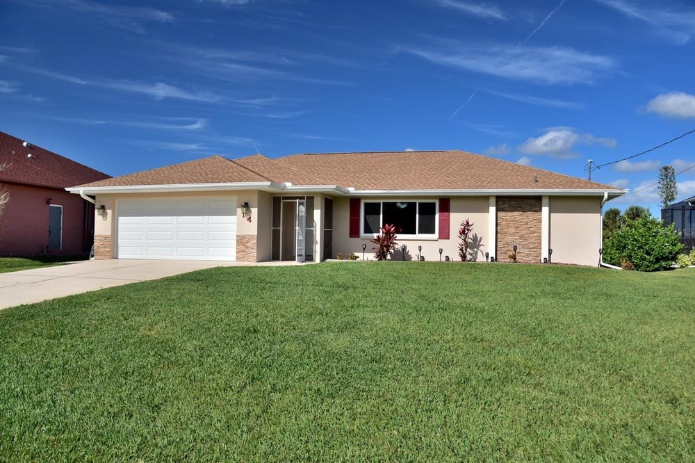 14 Mark Twain Lane, Rotonda West, FL 33947 - MLS# D6134538 - Coldwell ...