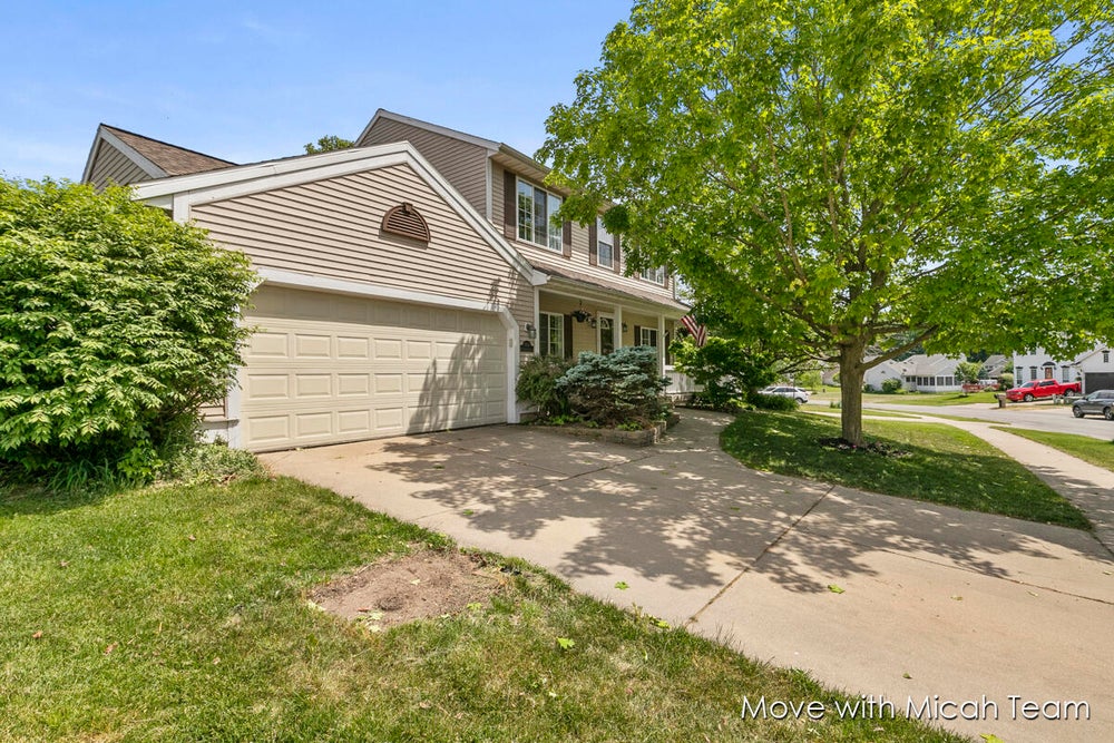 4700 Meadow Lake Drive Se, Kentwood, MI 49512 - MLS# 23018294 ...