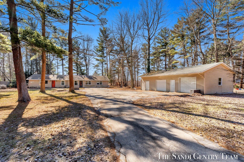 253 Dee Road, Norton Shores, MI 49444 - MLS# 25008988 - Coldwell Banker