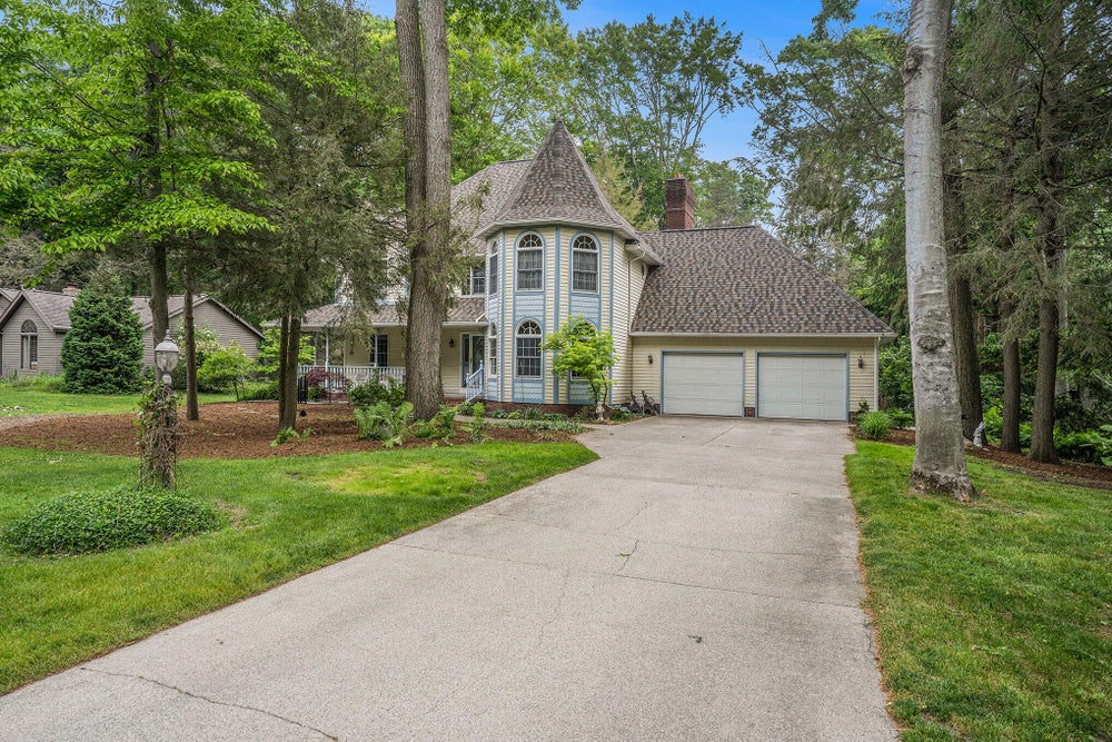 4686 Doug Drive, Whitehall, MI 49461 - MLS# 25029136 - Coldwell Banker