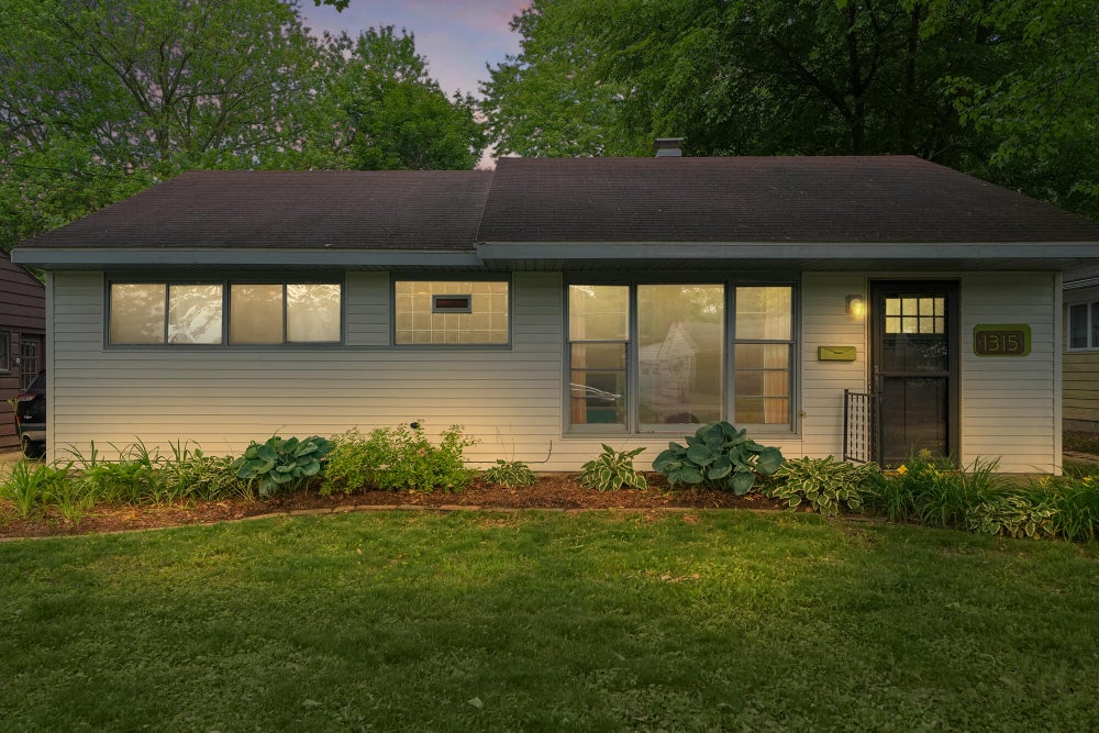 1315 Eastern Place Ne, Grand Rapids, MI 49505 - MLS# 25030176 ...