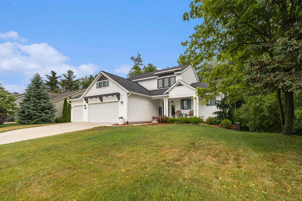 6805 Westshire Drive, Norton Shores, MI 49444 - MLS# 25030437 ...